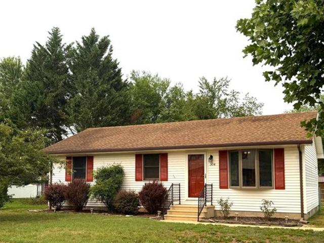 304 Academy Ave, Denton, MD 21629