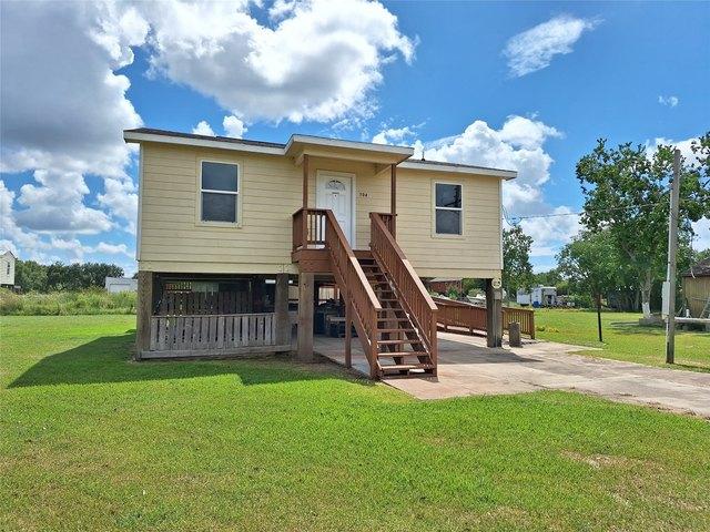 304 Bayside Dr, Anahuac, TX 77514