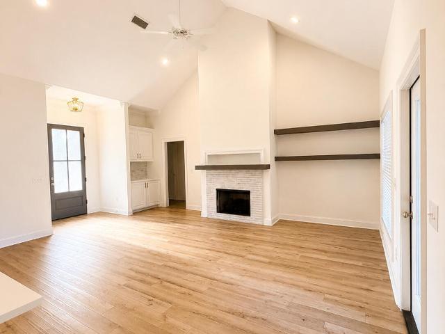 304 Buttonwood Lane