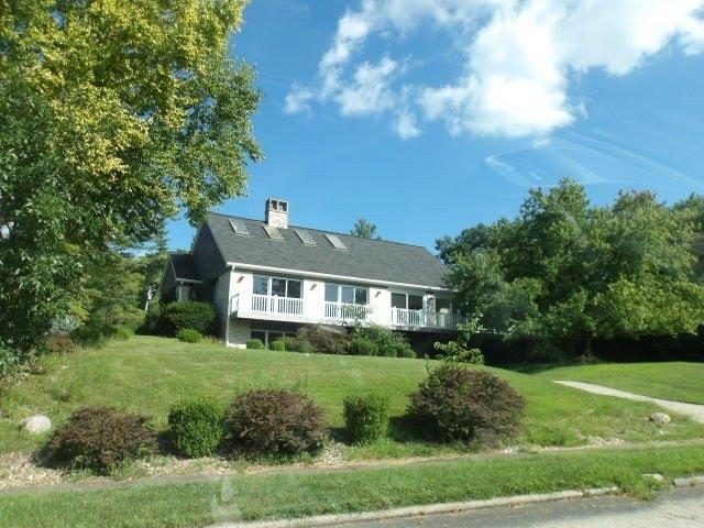 304 Greenway Ln, Decatur, IL 62521