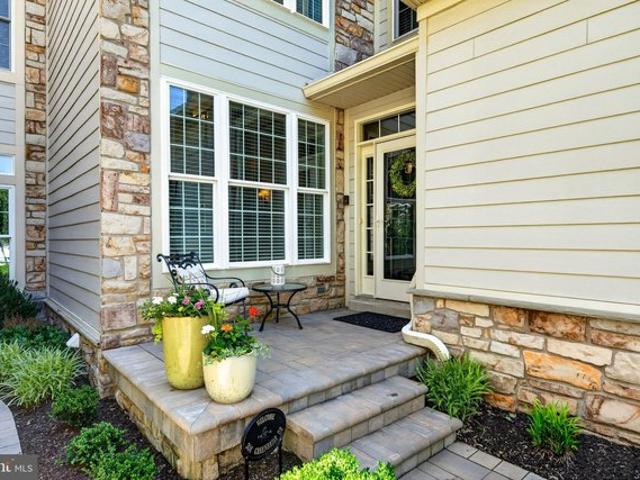 304 Greenbriar Dr, West Chester, PA 19382
