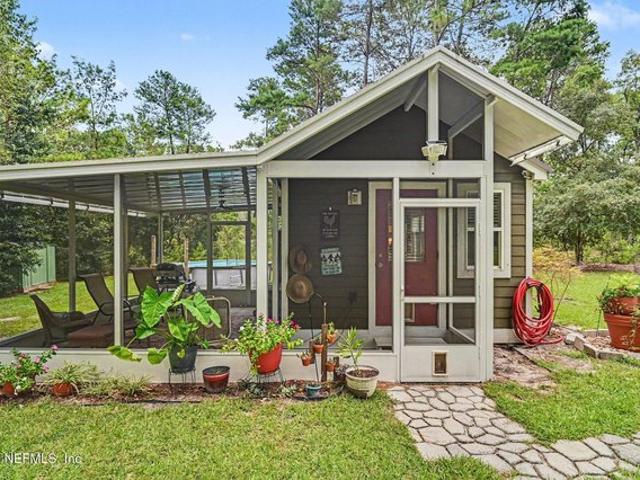304 Grove St, Welaka, FL 32181