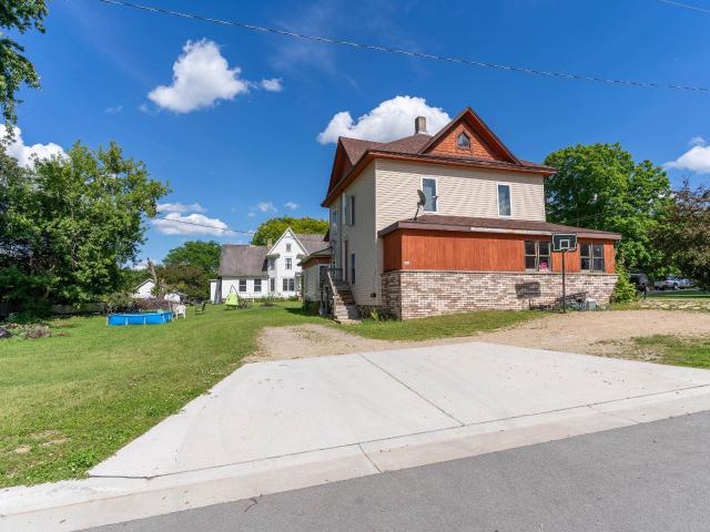 304 E 4TH Street