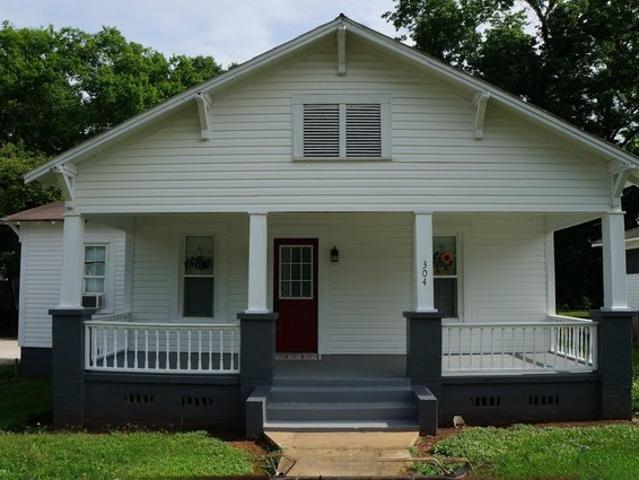 304 E 3rd St, Sylacauga, AL 35150