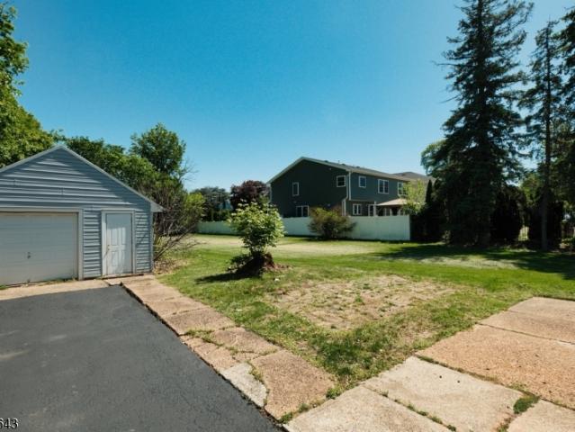 304 E Elm St