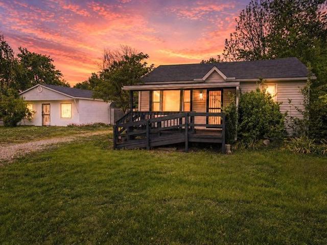 304 E Lincoln Ave, Chandler, IN 47610