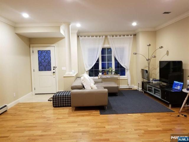 304 E Palisades Boulevard