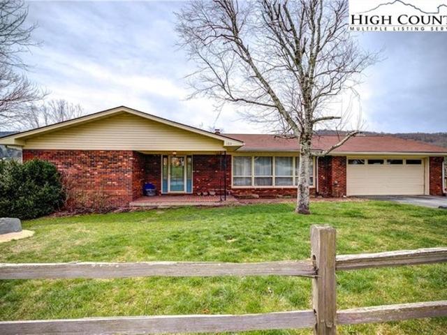 304 Evergreen Ln, Boone, NC 28607