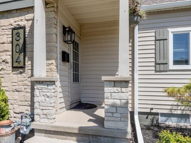 304 Fredonia Ave