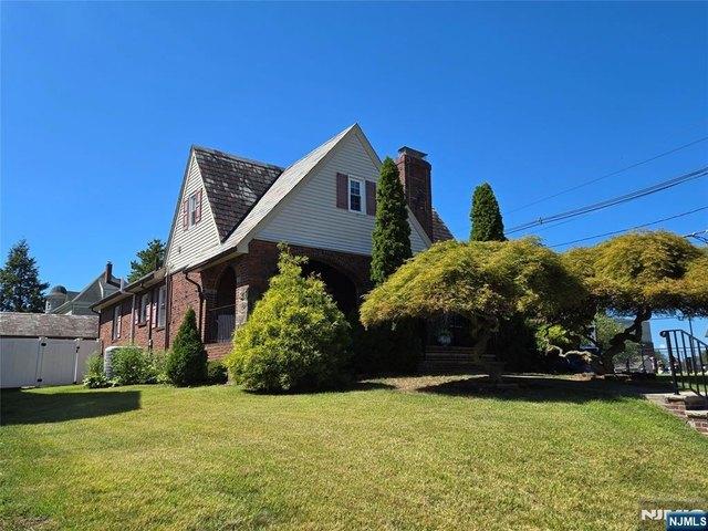304 Henry St, Hasbrouck Heights, NJ 07604