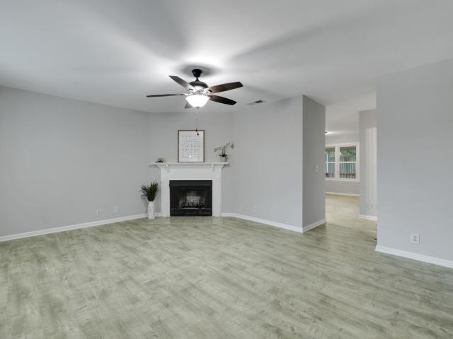 304 Hillside Ct