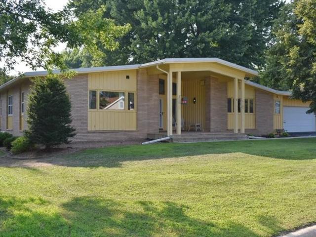 304 Independence Ave S, Clarks Grove, MN 56016