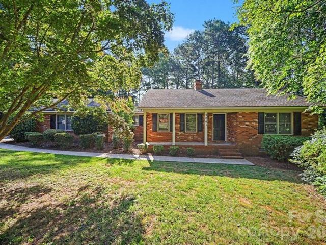 304 Julia Dr, Lincolnton, NC 28092
