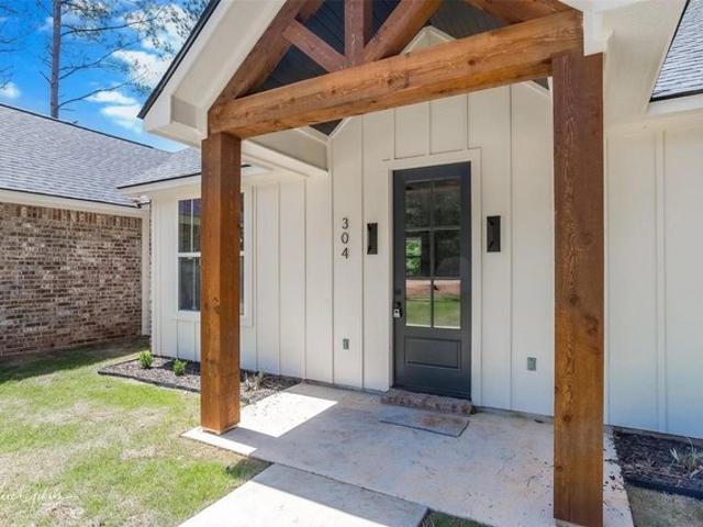 304 Lake Rd, Plain Dealing, LA 71064