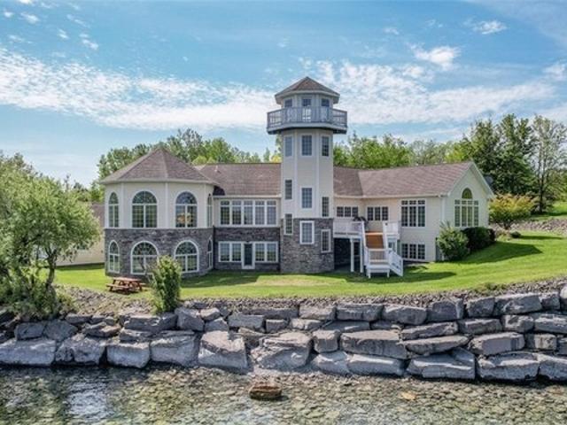 304 Lakeshore Rd, Oswego, NY 13126