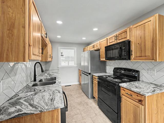 304 Leo Ct