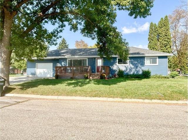 304 Lindstrom Ave W, Grove City, MN 56243