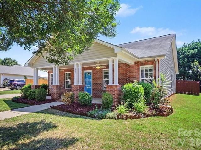304 Llewellyn St, Belmont, NC 28012