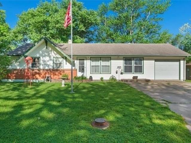304 Morningside Dr, Richmond, MO 64085