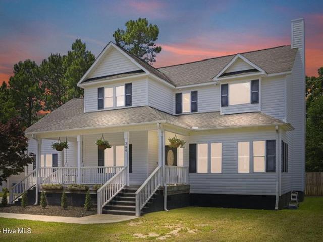 304 Marine Dr, Sneads Ferry, NC 28460