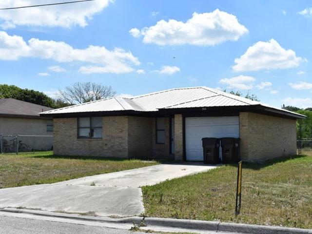 304 Meadow Dr, Marion, TX 78124