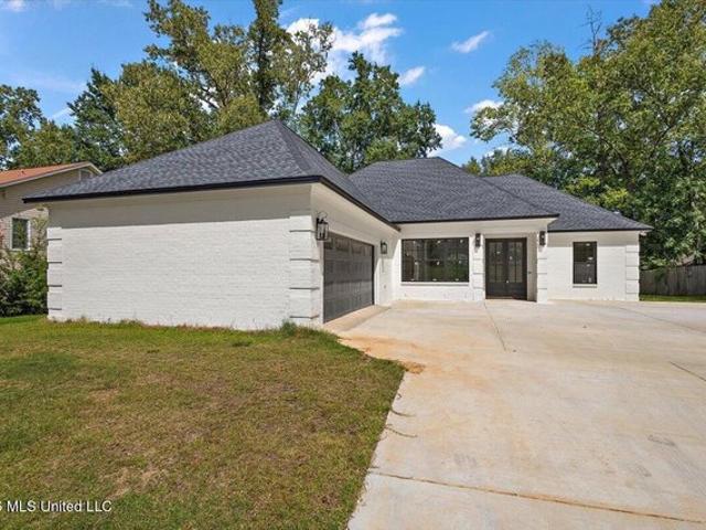 304 Millcreek Dr, Brandon, MS 39047