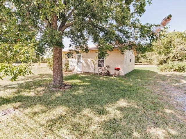 304 Missouri St, Bowie, TX 76230