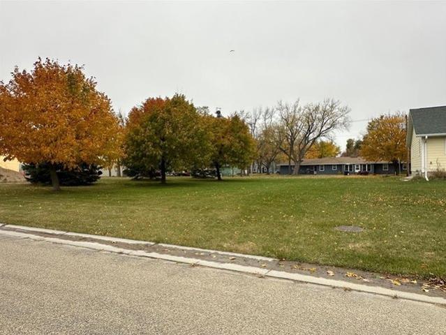 304 Mueller Dr, Hendricks, MN 56136