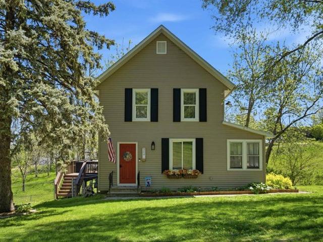 304 N Franklin St, Andrew, IA 52030