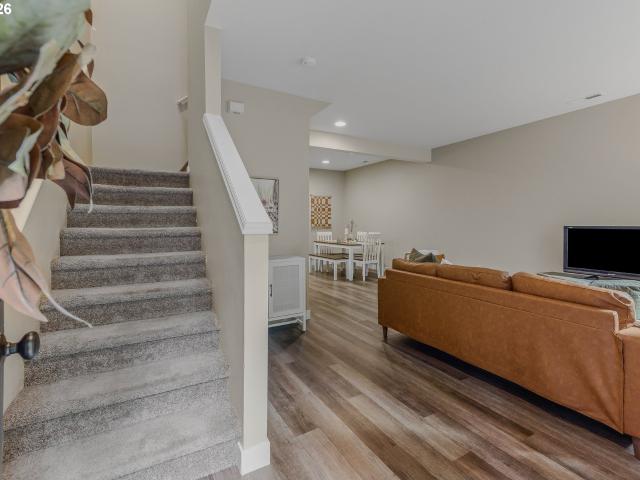 304 ne newhouse rd