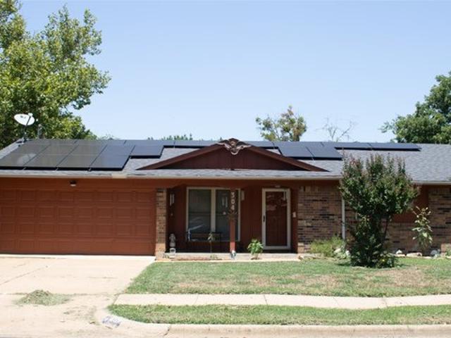 304 NW Suzanne Ter, Burleson, TX 76028