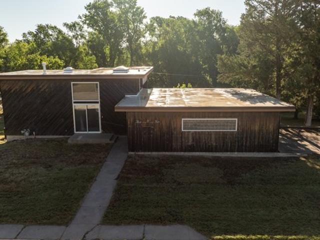 304 S Chicago Ave, Bucklin, KS 67834