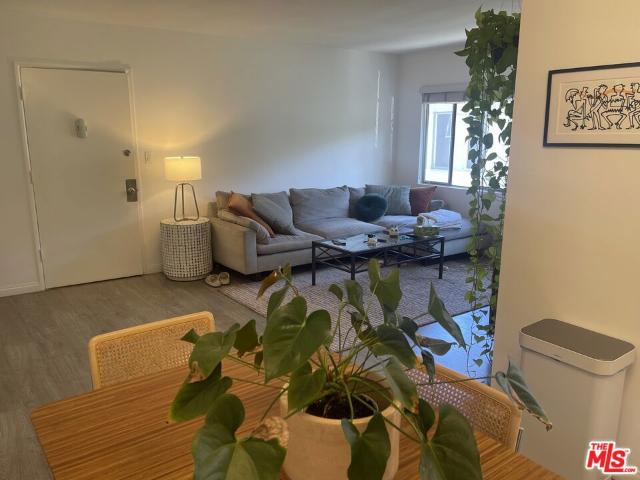 304 S Doheny Drive
