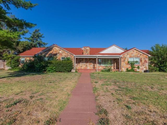 304 S Endicott St, Spearman, TX 79081