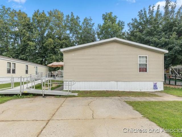 304 S Grandbrook Cir SE, Grand Rapids, MI 49548