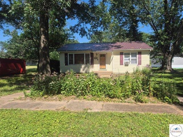 304 S Illinois St, Green Ridge, MO 65332