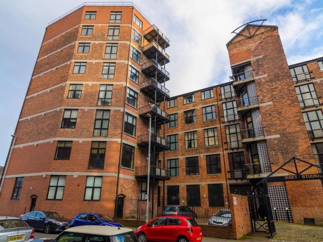 304 Somerset Studios, Belfast BT7 1RP