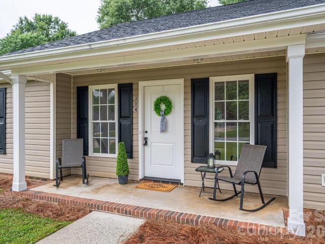 304 Springhill Lane