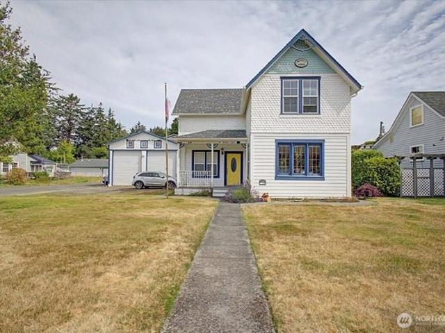 304 Spruce St E, Ilwaco, WA 98624