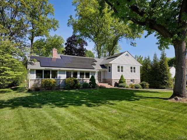 304 Surrey Dr, New Rochelle, NY 10804