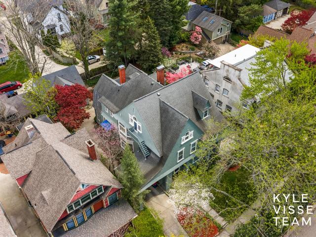 304 Paris Avenue