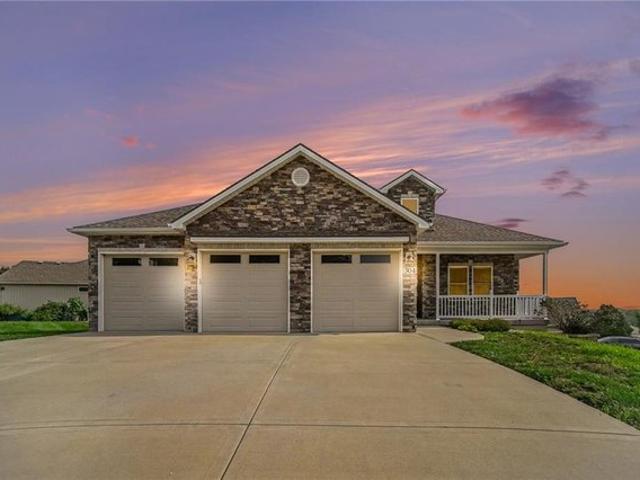 304 Prairie Rose Cir, Smithville, MO 64089