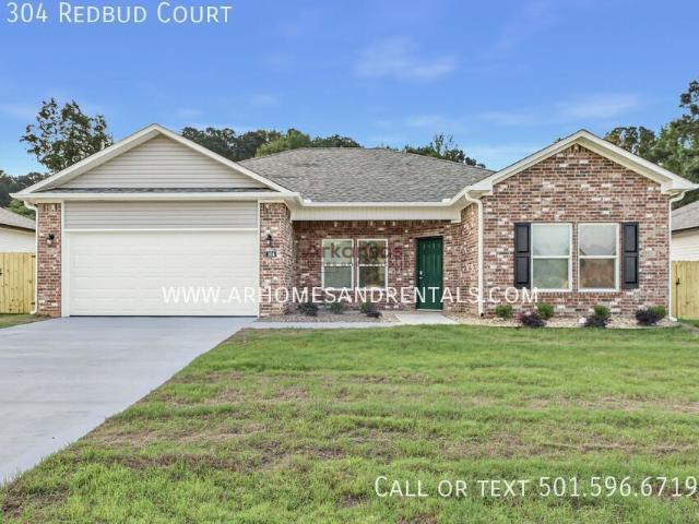 304 Redbud Court | 4 Bedrooms | 2 Bathrooms | 2 Car Garage