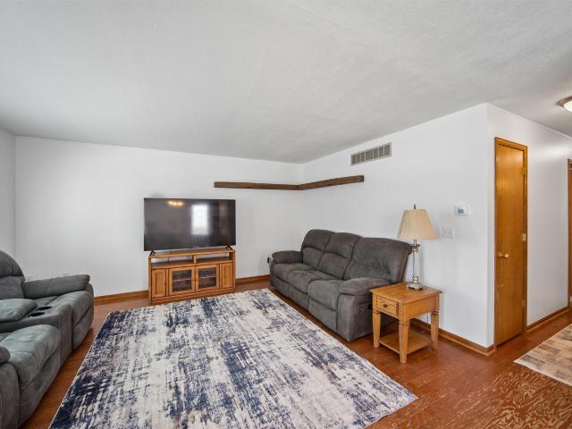304 W 18th Place