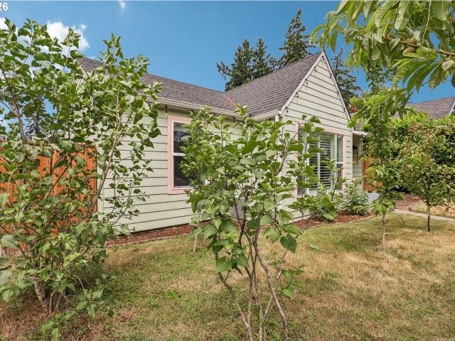 304 W 32ND ST