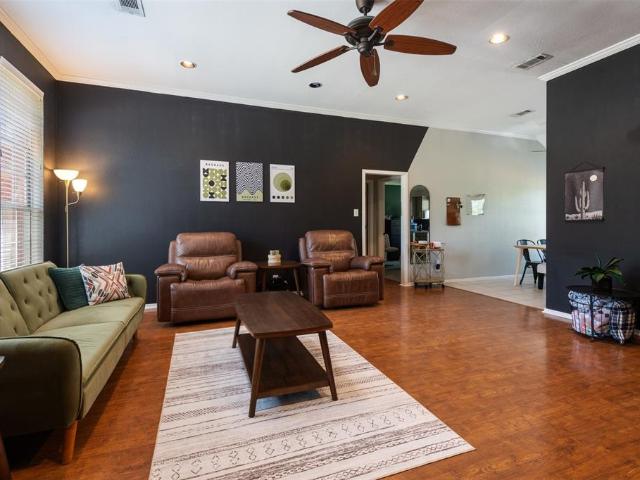 304 W Windsor Drive