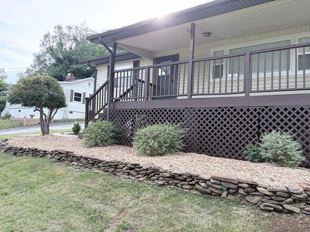 304 W Outer Dr, Oak Ridge, TN 37830