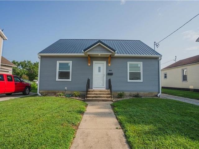 304 W Saint Anthony Ave, Effingham, IL 62401