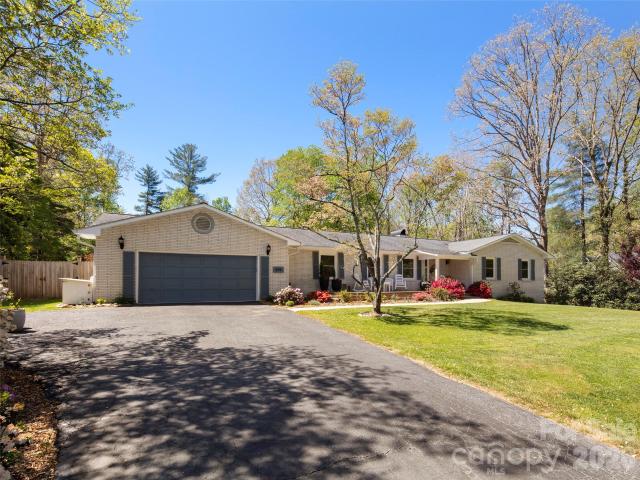 304 Wood Dale Dr, Hendersonville, NC 28791 | MLS #4372 | Compass