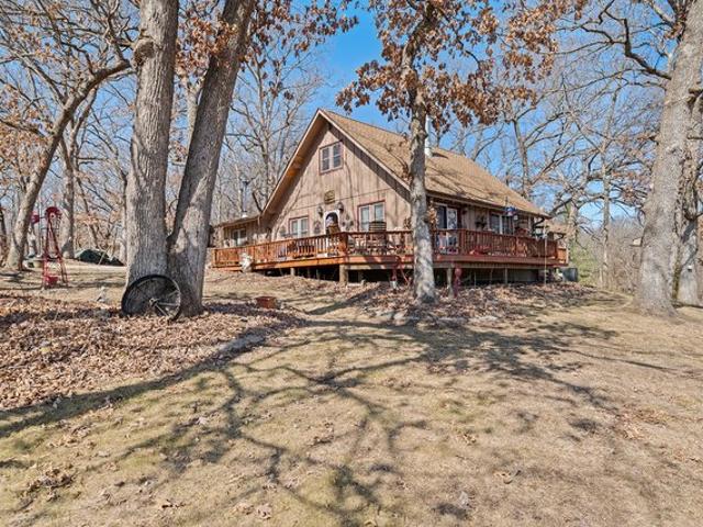 304 Wild Cherry Dr, Dixon, IL 61021